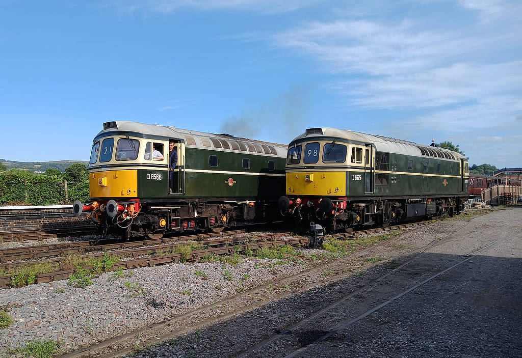 CLASS 33 "CROMPTON" Nos. D6566 & D6575